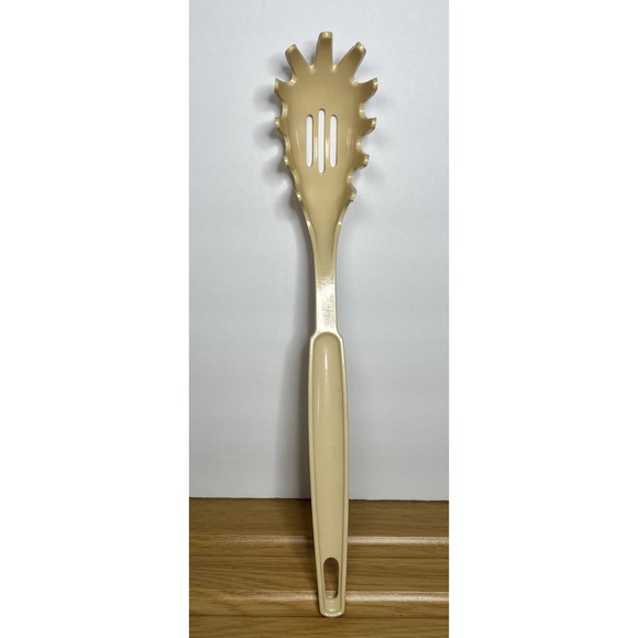 Ekco | Dining | Ekco Vintage Almond Tan 1 Nylon Spaghetti Pasta Serving ...